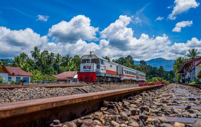 Transportasi Murah dan Bebas Macet, KA Lembah Anai Hadir Hingga Stasiun ...